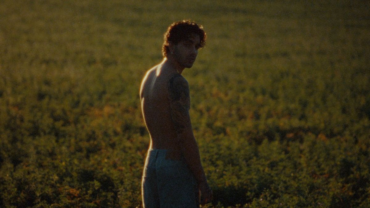 Ο KIRA μας συστήνεται με το "Πριν Φύγω Για Πάντα".